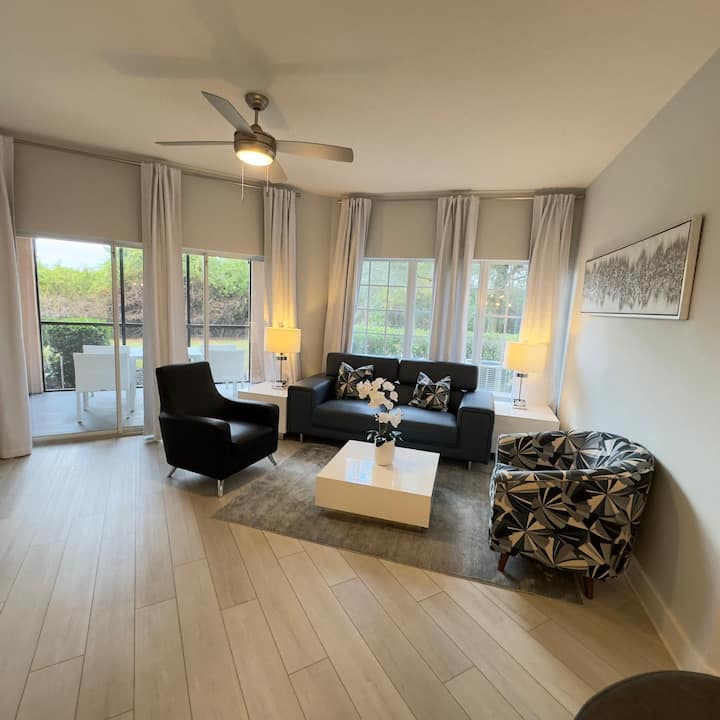 Beautiful Lakeside - Huge 2 Bedroom - Near Disney - Lake Buena Vista