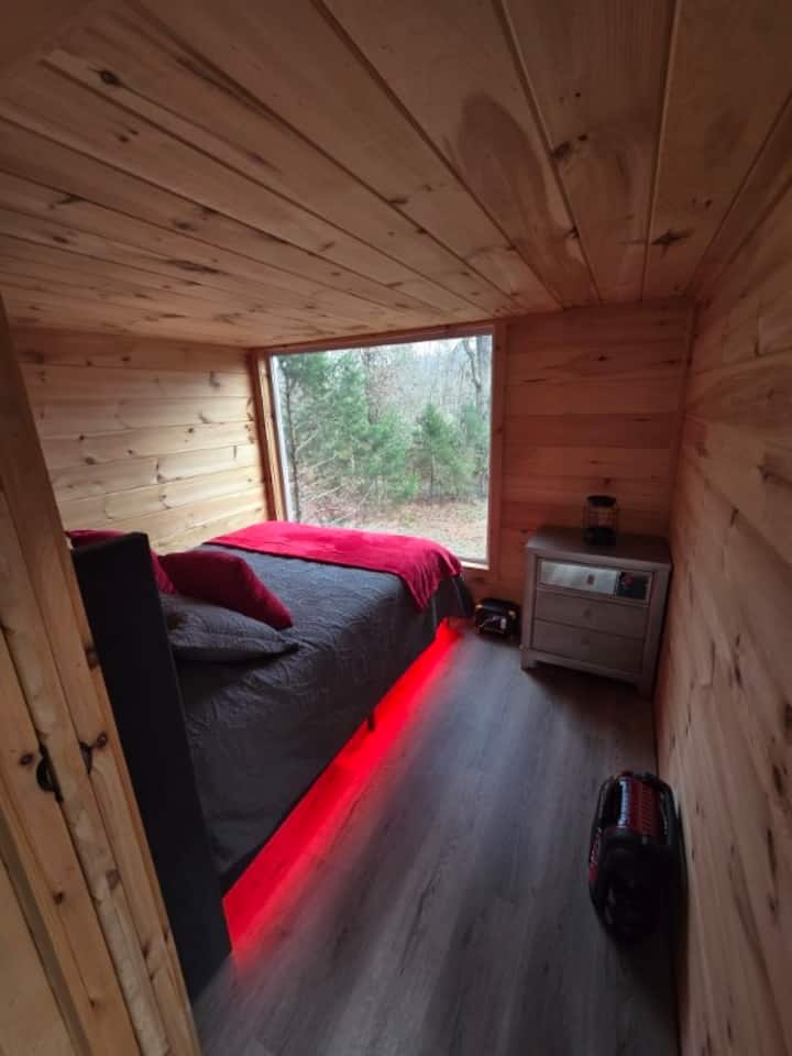 Pond View Woodland Escape - Maryville, TN