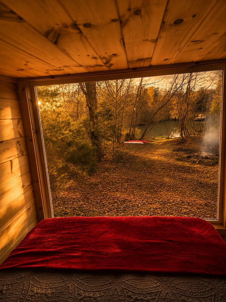 Pond View Woodland Escape - Maryville, TN