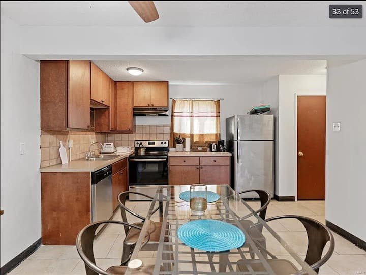 3 Minutes From Stl Airport - Berkeley, MO