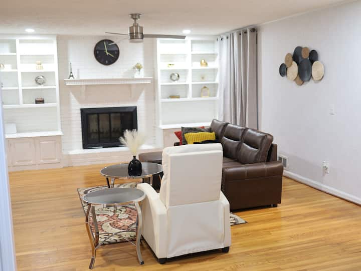 Cozy Three Bedroom House. - Snellville, GA