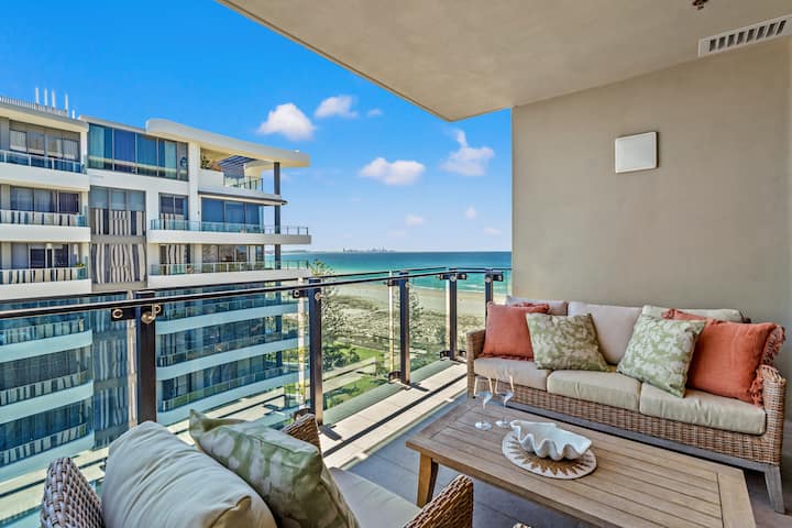 Kirra Coastline Luxury | Oceanfront Level 12| Pool - Coolangatta