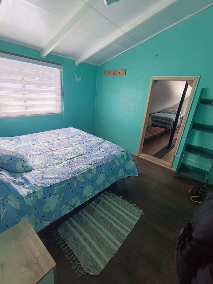 Habitación 4 Px, Central, Baño Privado En Hostel - Coyhaique