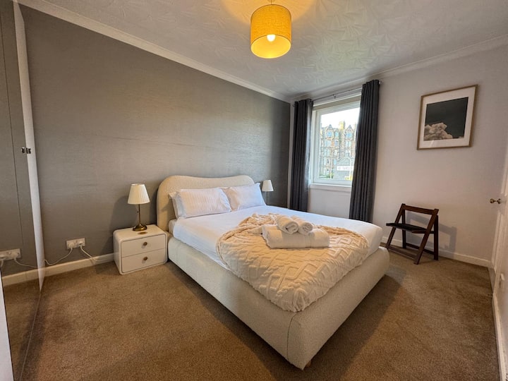 Miray’s Charming Two Bed Home Near The City Center - Leith