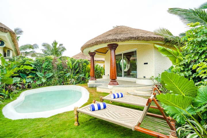 Villa-style Suite W/ Lawn & Plunge Pool - Mahabalipuram