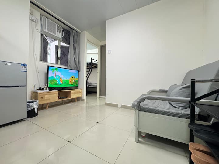 旺角地鐵口全新裝修 2個房一個廳350呎 大房大廳乾淨整潔 6張床 - 深水埗