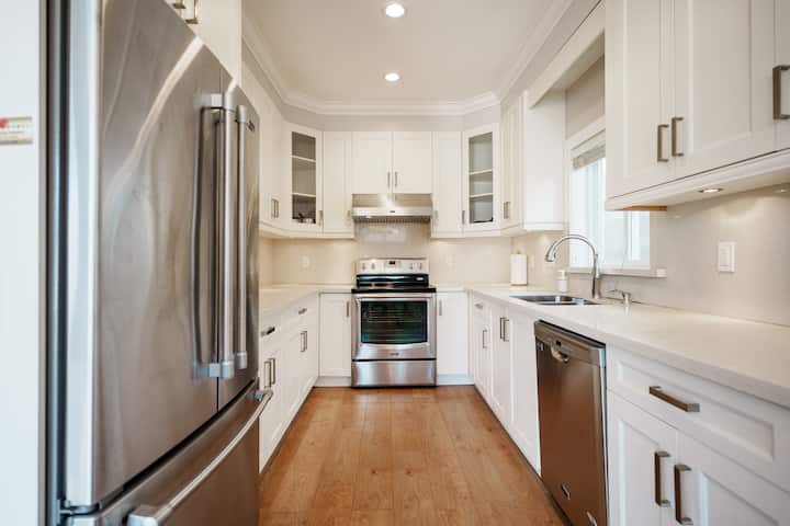 Bright 3br Duplex • Ideal For Groups Or Families - 列治文