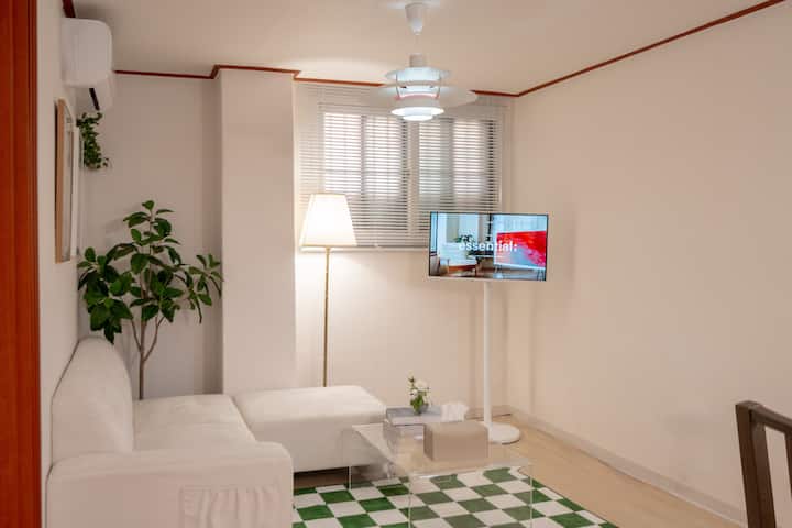 [10인 숙소] 강남, 논현역7분/신논현 성형, 병원, 관광/영동전통시장/편의점1분 - Seoul