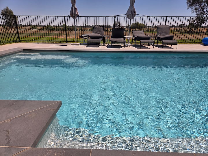 New Unit With Access To Pool. K + Q Beds Sleeps 4. - Murray River