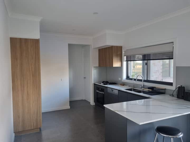Brand New Unit With Access To Pool - Echuca