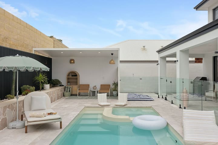 The Sanctuary – Luxe Pool Retreat Near The Beach - Mandurah
