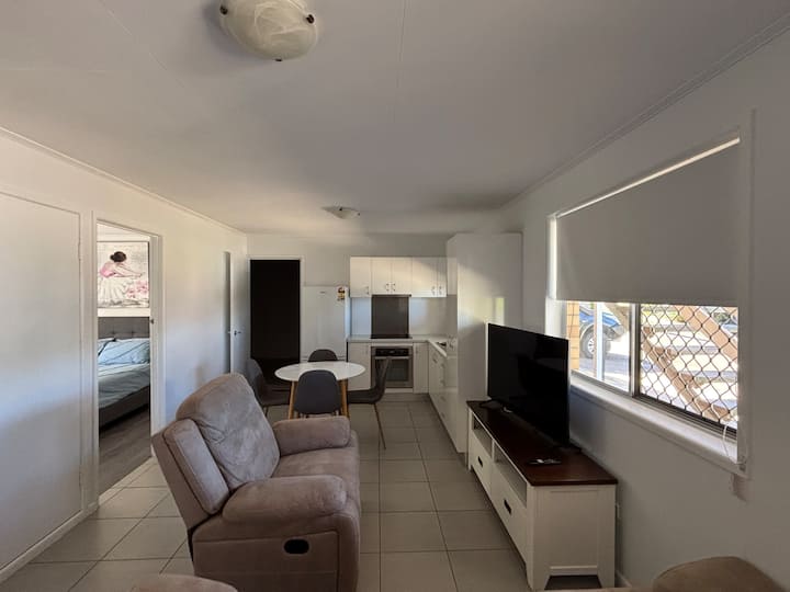 Private Beachfront Entire Apartment - Redcliffe