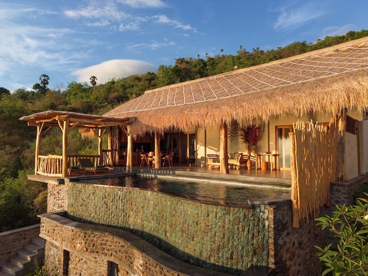 Cozy 2br Villa With Amed Sea View - Australia