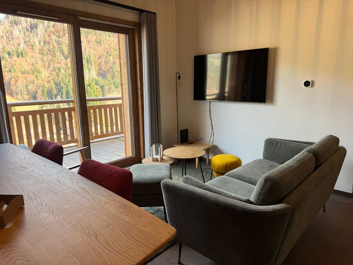 Ski In/out Modern Apt. - Sleeps 6 - Stunning Views - Praz De Lys Sommand