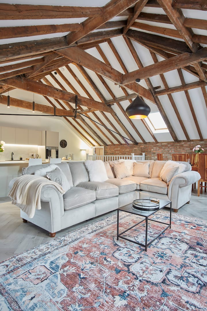 Stunning Renovated Coach House In City Centre - Hull