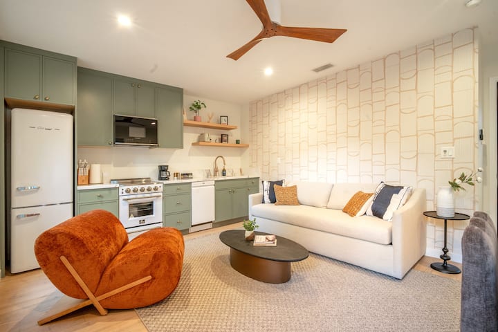 Designer Private Guest Home Near Universal Studios - Los Angeles, CA