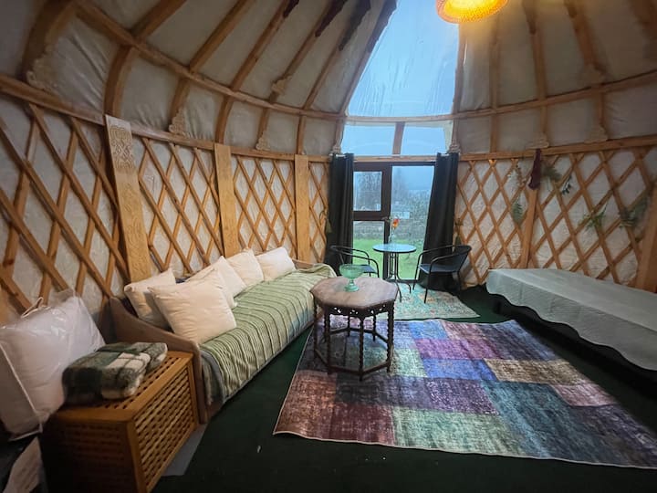 Mongolian Yurt By Lake Rent Out With Guest House - Hjo