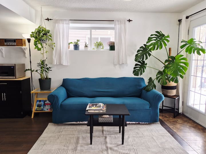 Bright Private Walkout Suite Cochrane • Namu Stay - Cochrane