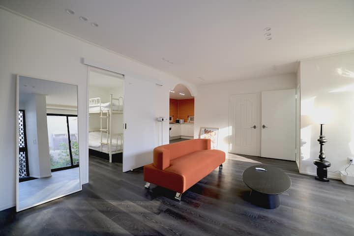 광안대교 광안리 바다 도보 5분 / 8인 수용 / 마당있는 단독주택 / 짐보관가능 - Busan