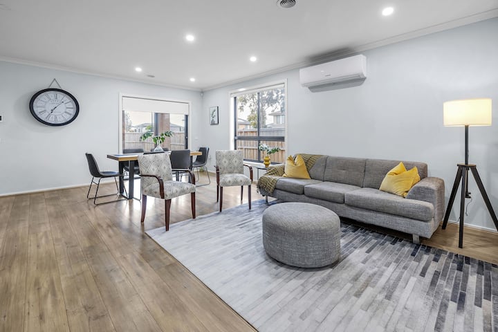 Bright & Cozy 4-bed Home In Rockbank - Melton