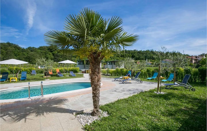 2 Bedroom Awesome (Sta)caravan In Labin - Kroatien