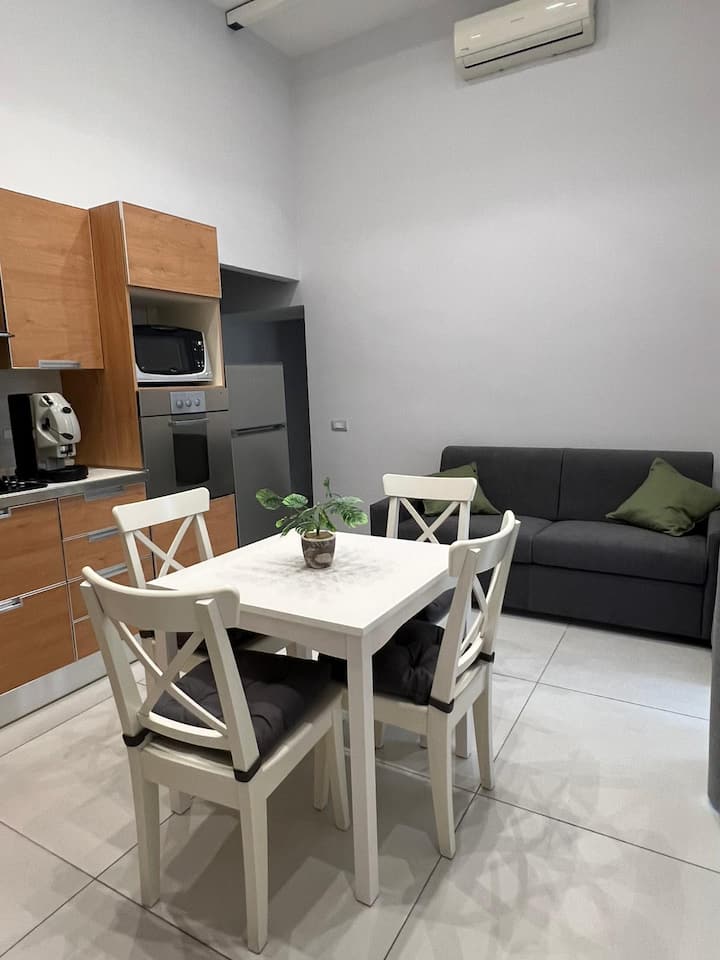 Garibaldi Apartment | Graziosa Casa In Centro - Naples