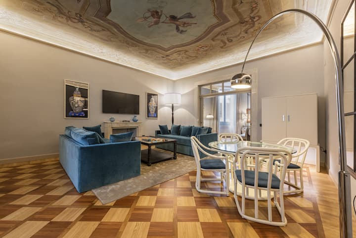 Spada Boutique 

Frescoed Luxury Apt With Elevator - Florenz