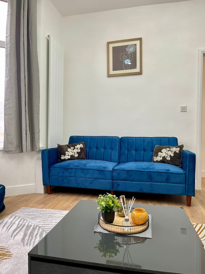 Brynglas M4 Gateway - 4 Bdr Business Family 20%off - Usk