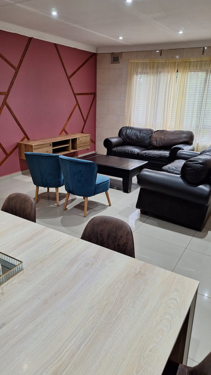 Cypress Holiday Home - KwaMashu