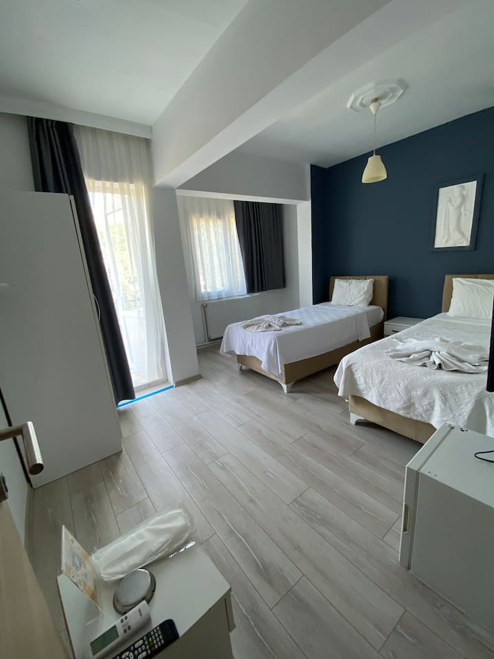 Bed&breakfast For 2/3 People. 3 Single Or 2+1 Bed. - Kuşadası
