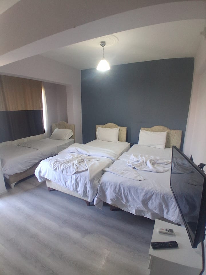 Bed&breakfast For 2/3 People. 3 Single Or 2+1 Bed. - Kuşadası