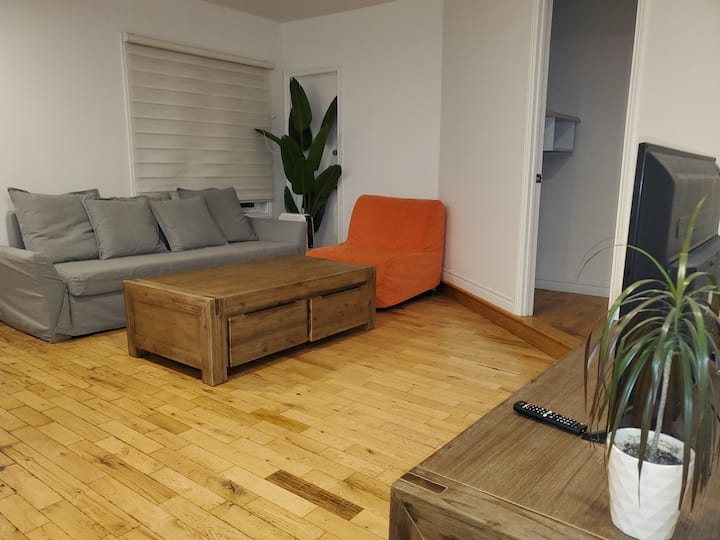 Charming Apartment In Old Longueuil - Longueuil