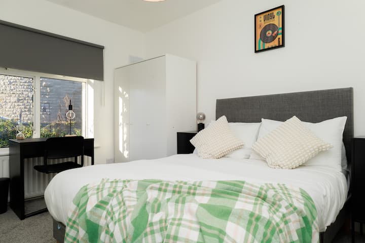Bright Double Bedroom In Charleville Mall - Dublin