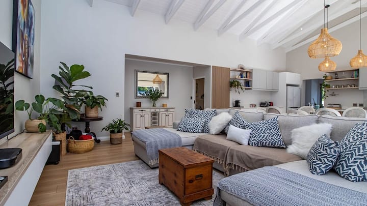 Robin Retreat | Pool, Hot Tub, Walk To Ocean - Hermanus