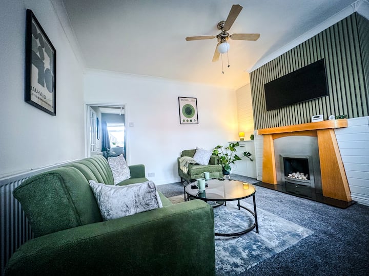 Host Harmony | Worsley Gem Modern 2br, 4 People - Bolton