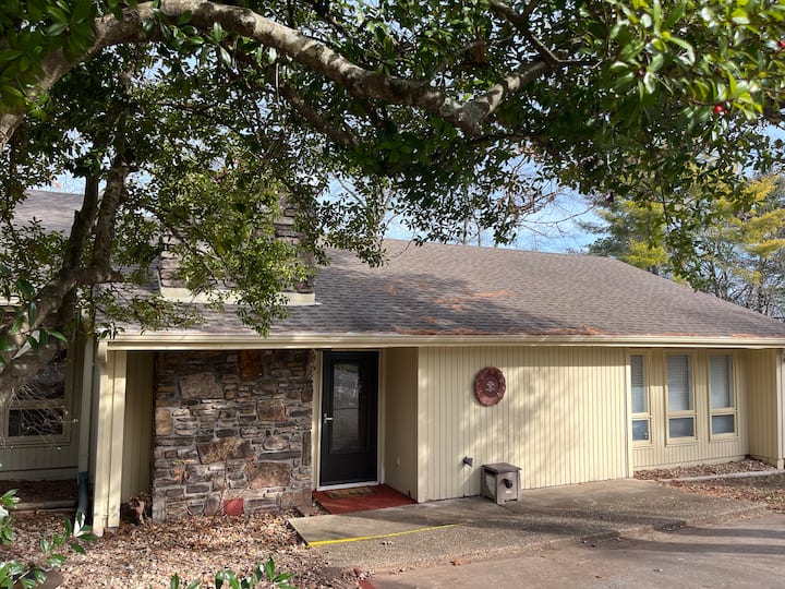 Bella Vista Hilltop Get-away - Bella Vista, AR