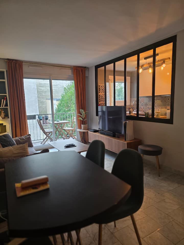 Appartement Très Charmant En Plein Montmartre - Porte de Clignancourt