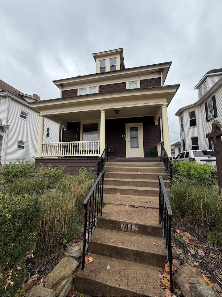 Renovated 1921 Charmer Near Oglebay Cozy, Spacious - Wheeling, WV