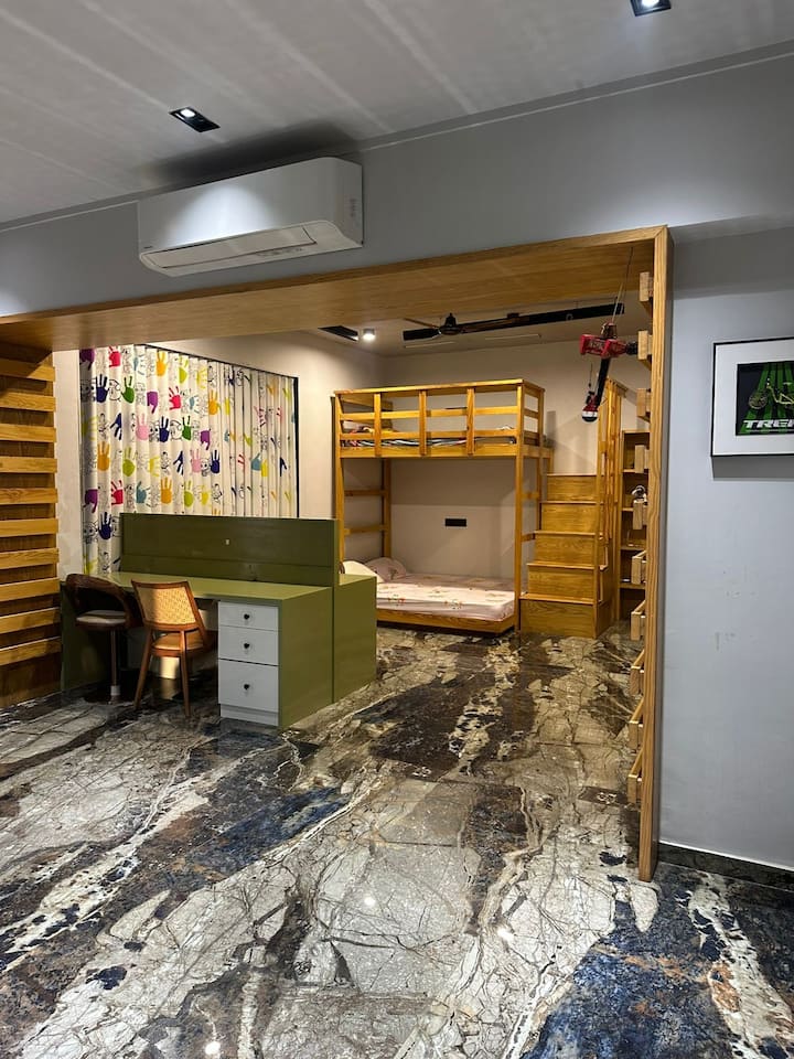 Bunk Style Room With Balcony Swing & Villa Access - Gandhinagar