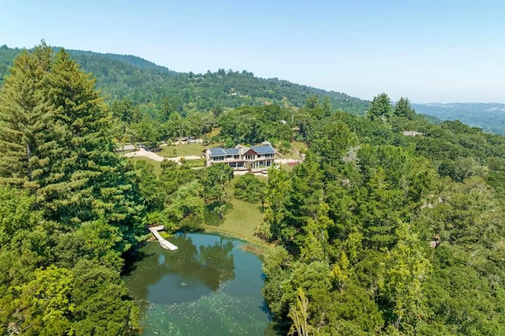 Lakefront Redwood Retreat 15 Minutes From Stanford - Woodside, CA