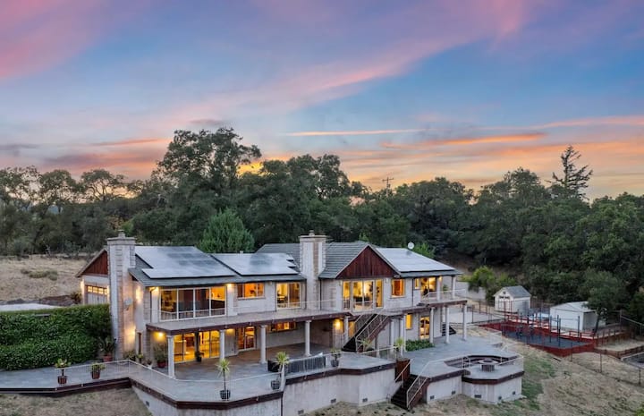 Lakefront Redwood Retreat 15 Minutes From Stanford - Woodside, CA