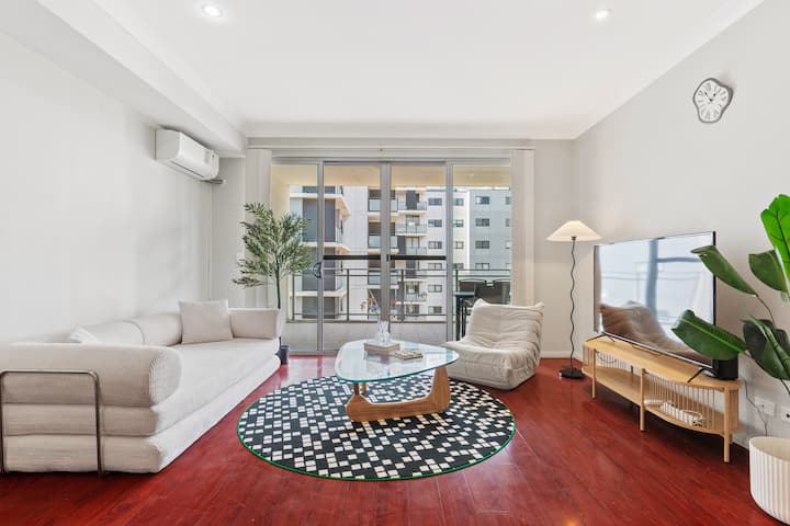 Spacious Luxe 2br + Parking + 5 Min To Airport - Sydney