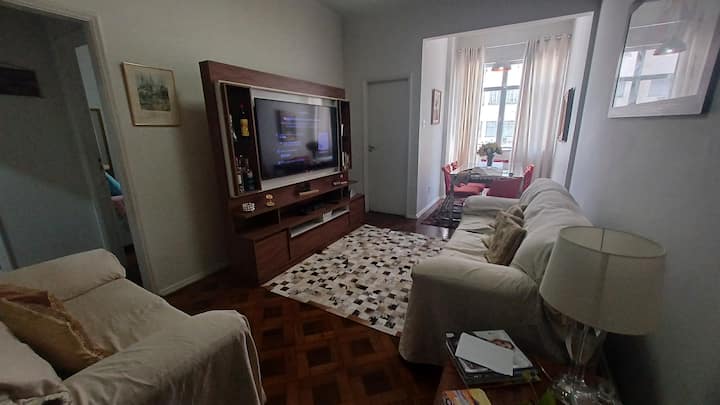 Copacabana A Uma Quadra Da Praia. - Ipanema