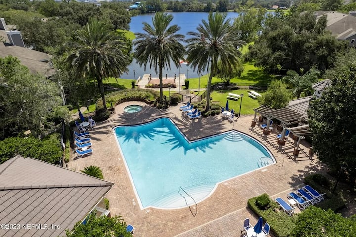 Peaceful Oasis In The Urban Jungle - Jacksonville