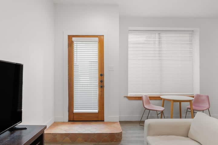 Downtown - Secluded Apartment - Uvalde, TX