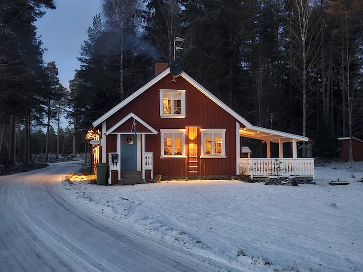 Chilla, House With Wifi And Fireplace In The Woods - Sweden