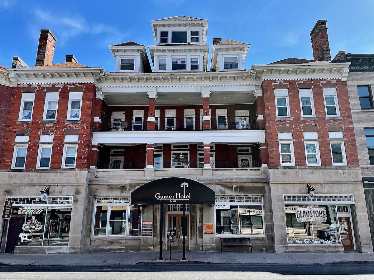 Historic Hotel Gunter - Room 307 - Hotels for Rent in Frostburg ...