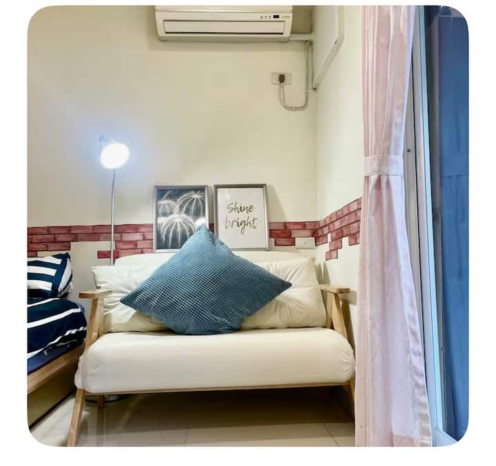 大巨蛋小巨蛋東區延吉花市,忠孝敦化站5分鐘,可簡易炊煮,落地窗陽台洗衣晾曬好宅 - 松山區