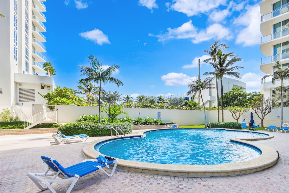 Beachfront condo with pool, gym & direct beach acc - Apartments for ...