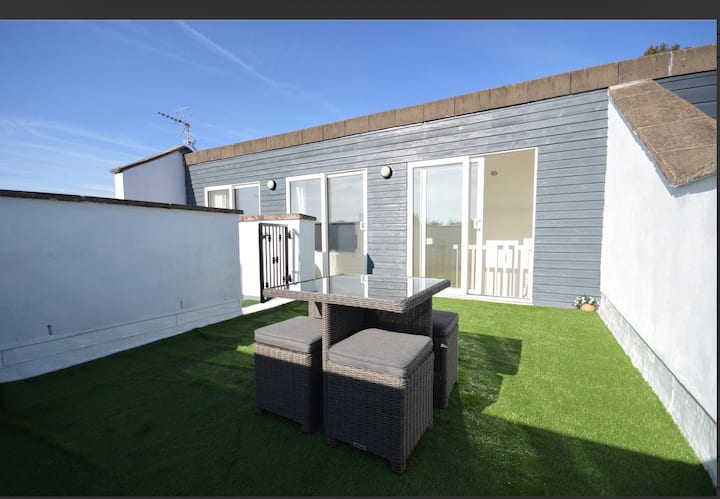 Whole Apartment, 7 Persons, Sun Balcony - Cardiff